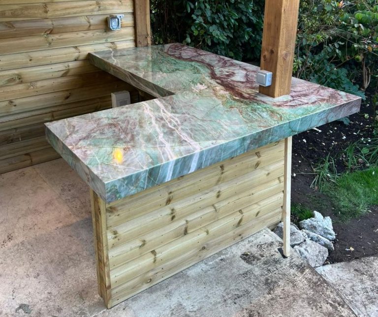 The Pros and Cons of Mitred Stone Edge for Worktops - Granite Direct